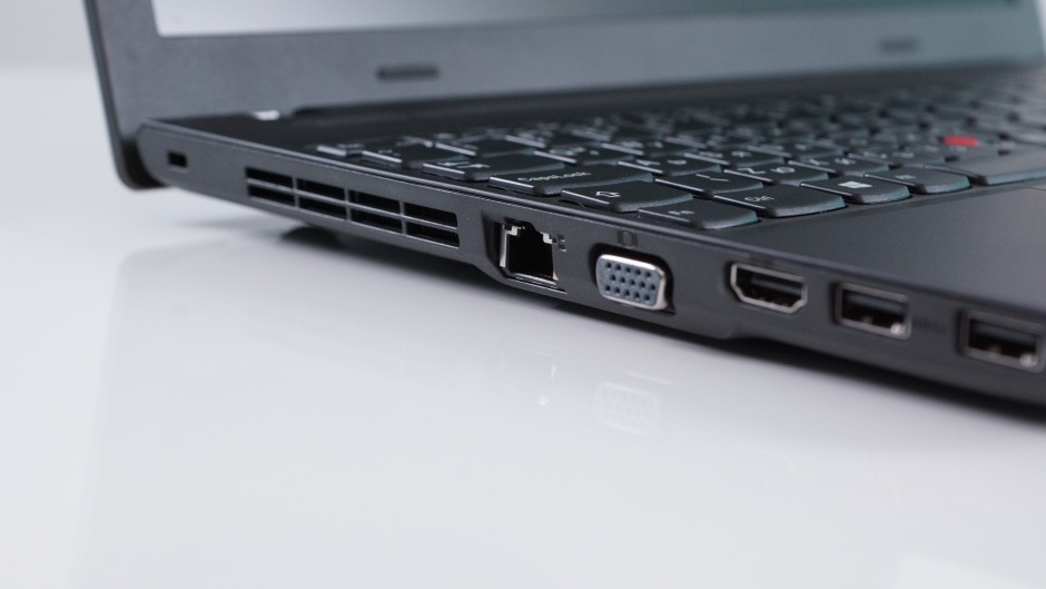 Hands-on the updated Lenovo ThinkPad E550 | LaptopMedia.com