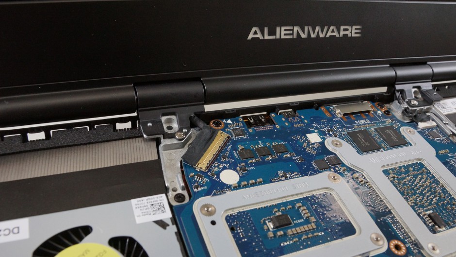 Inside Dell Alienware 15 - disassembly, internal photos and upgrade ...