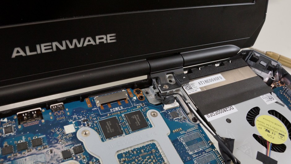 Inside Dell Alienware 15 - disassembly, internal photos and upgrade ...