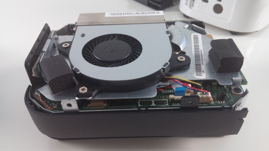 How Acer's tiny PC, Revo One, looks on the inside | LaptopMedia.com