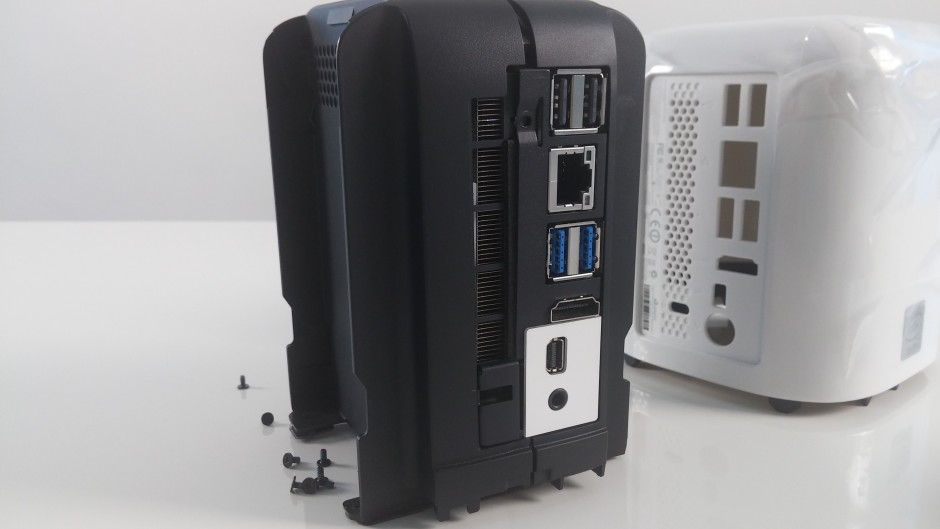 How Acer's tiny PC, Revo One, looks on the inside | LaptopMedia.com