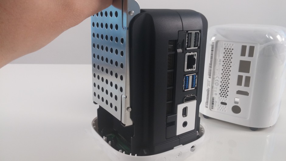 How Acer's tiny PC, Revo One, looks on the inside | LaptopMedia.com