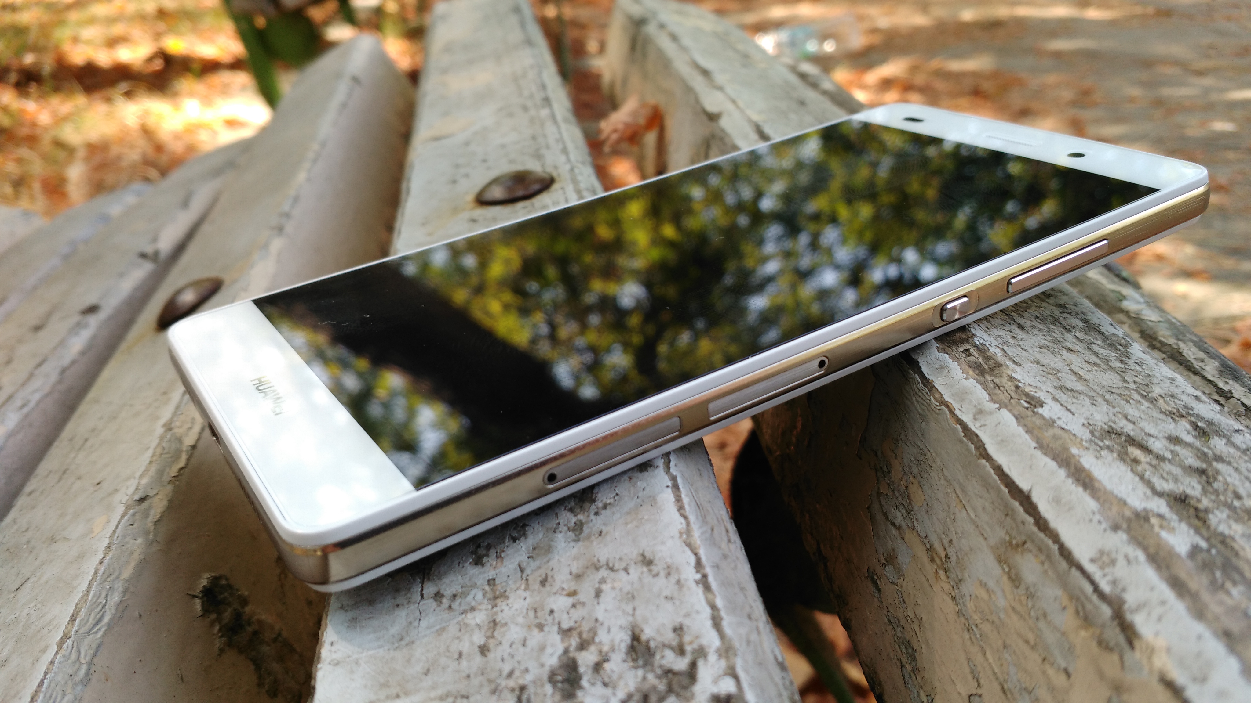 First impressions of Huawei P8lite – style and elegance, untypical for ...