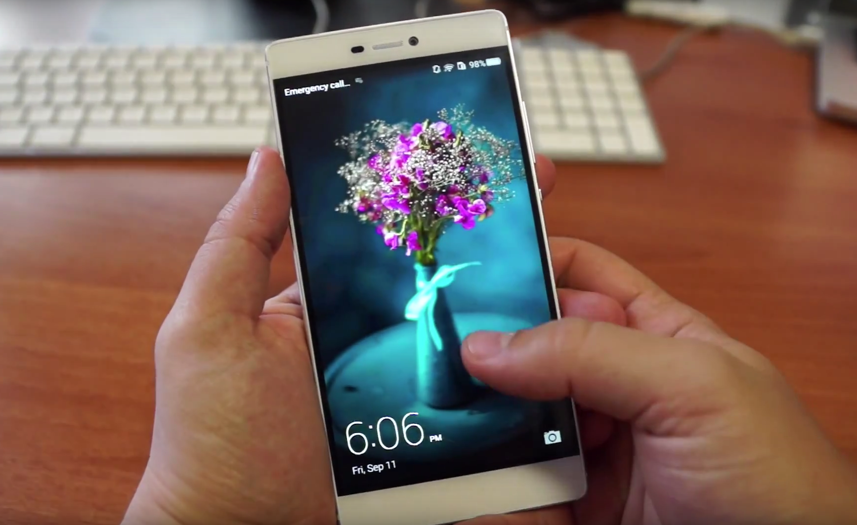 Huawei P8 - Motion Control Gestures and One-hand UI (video ...
