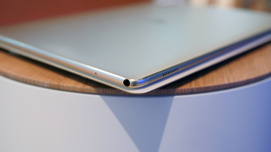 Huawei upped their game with their new hybrid tablet, Mate Book ...