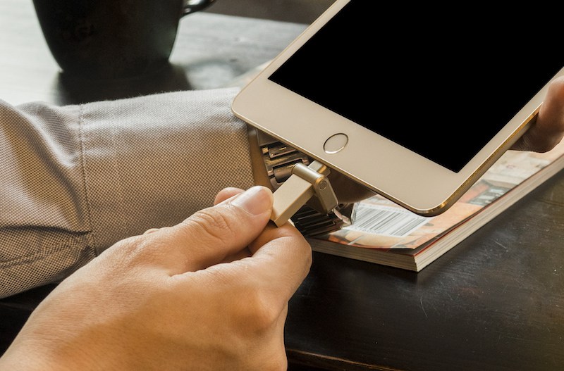 ADATA announces a new flash drive for iOS devices | LaptopMedia Singapore