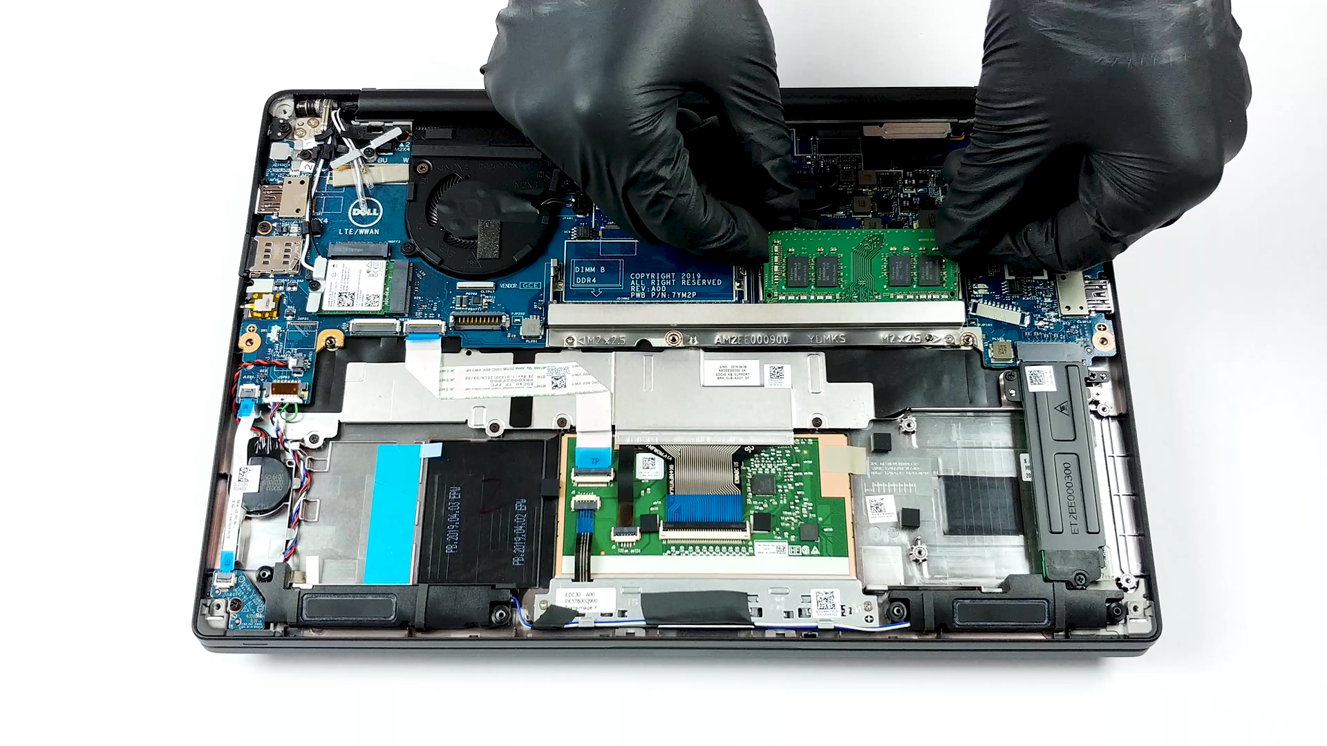 Inside Dell Latitude 14 7400 - disassembly and upgrade options ...