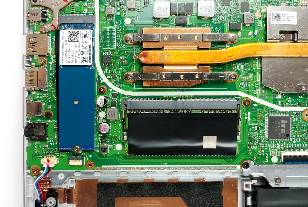 Inside ASUS VivoBook 15 F512 (X512) - disassembly and upgrade options ...