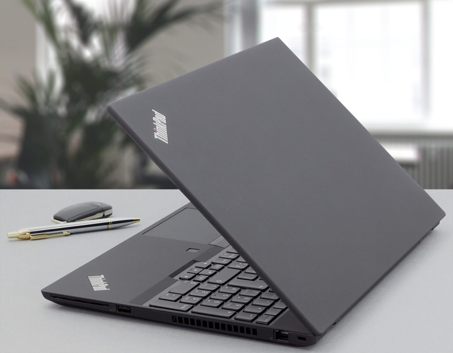 Lenovo ThinkPad T15 review - the perfect office companion | LaptopMedia.com