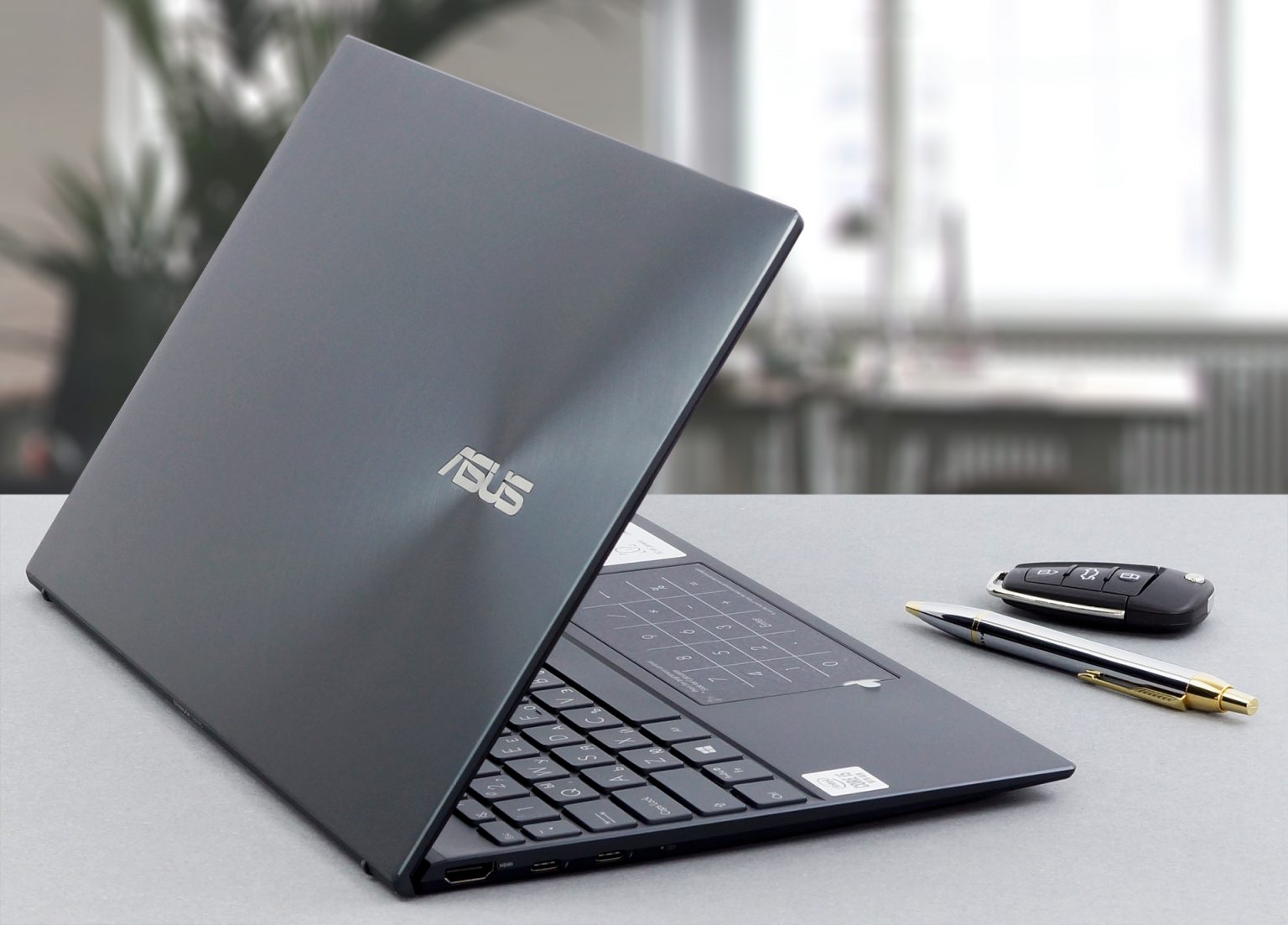 ASUS ZenBook 13 UX325 review - finally a ZenBook treated to Thunderbolt ...