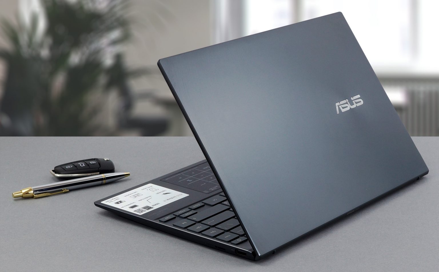 ASUS ZenBook 14 UX425 review - a stylish ultrabook with humongous ...