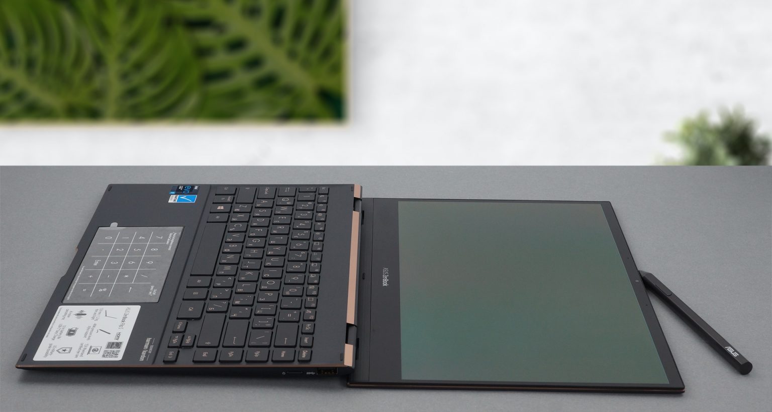 ASUS ZenBook Flip S UX371 review - deep blacks and crispy image in a ...
