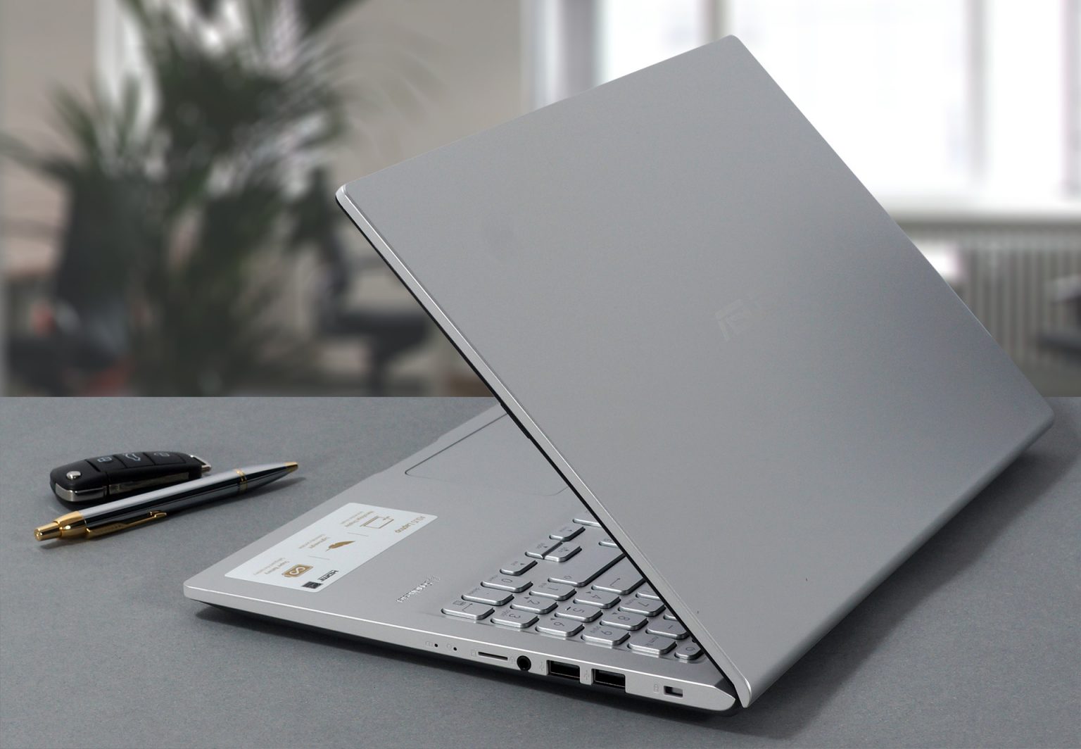 ASUS VivoBook 15 F515 review - corners were cut | LaptopMedia.com