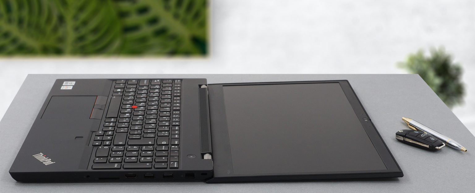 Lenovo ThinkPad P15v review - it's all about the software and the amazing UHD display ...
