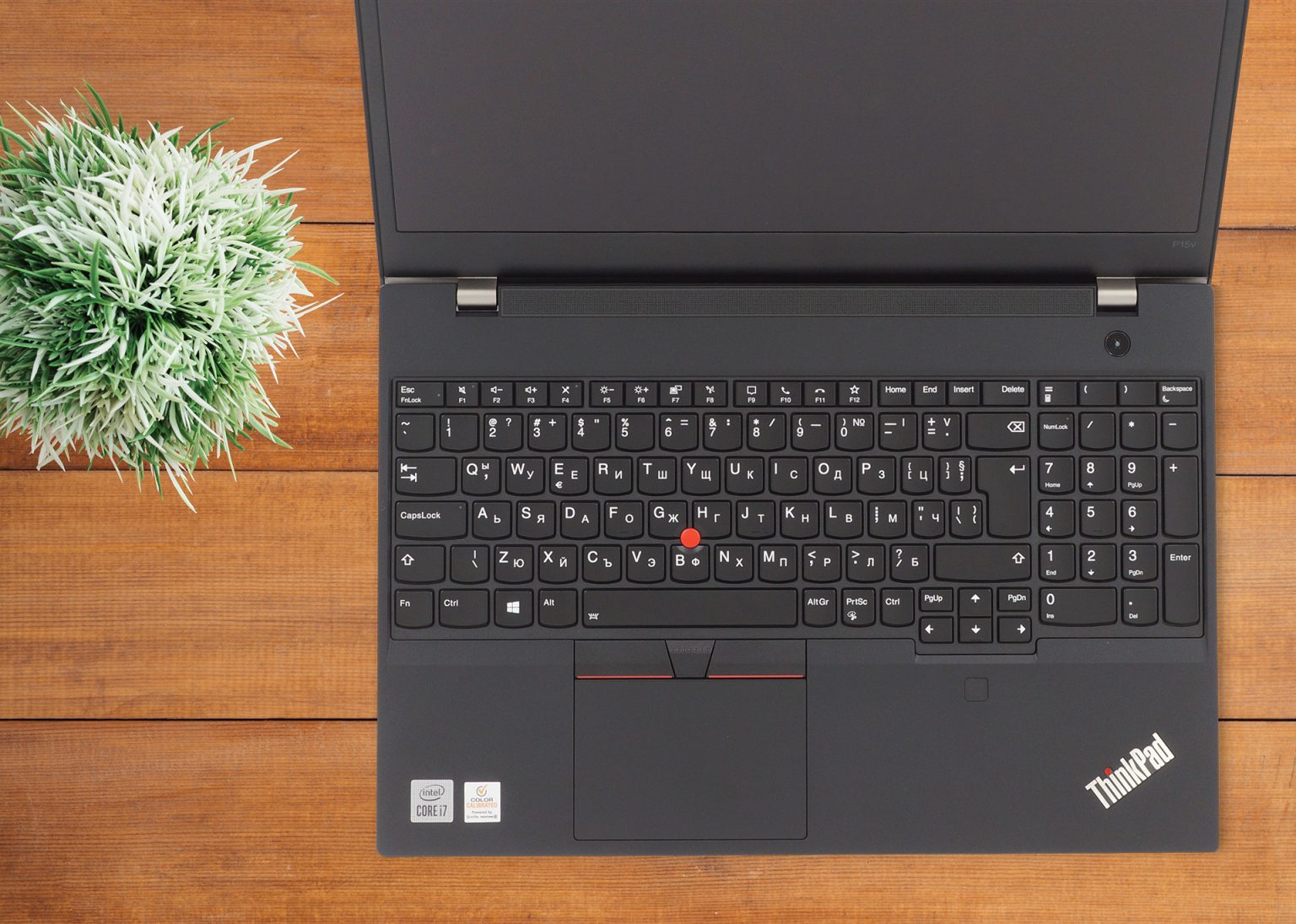 Lenovo ThinkPad P15v review - it's all about the software and the amazing UHD display ...