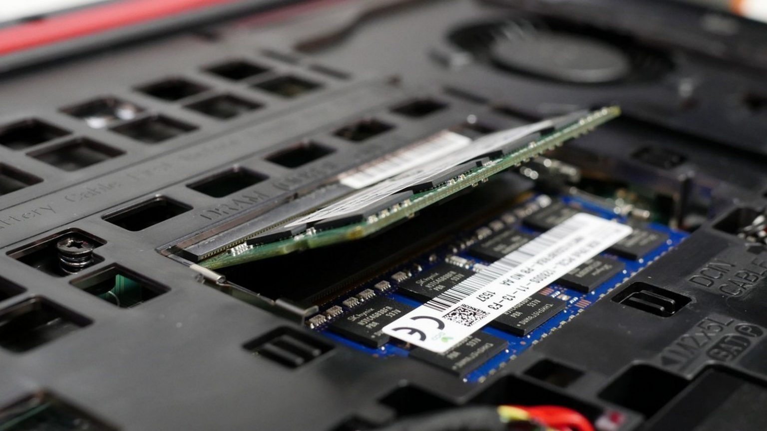 Gaming on 8GB RAM vs 24GB RAM – how much RAM do you need? | LaptopMedia.com