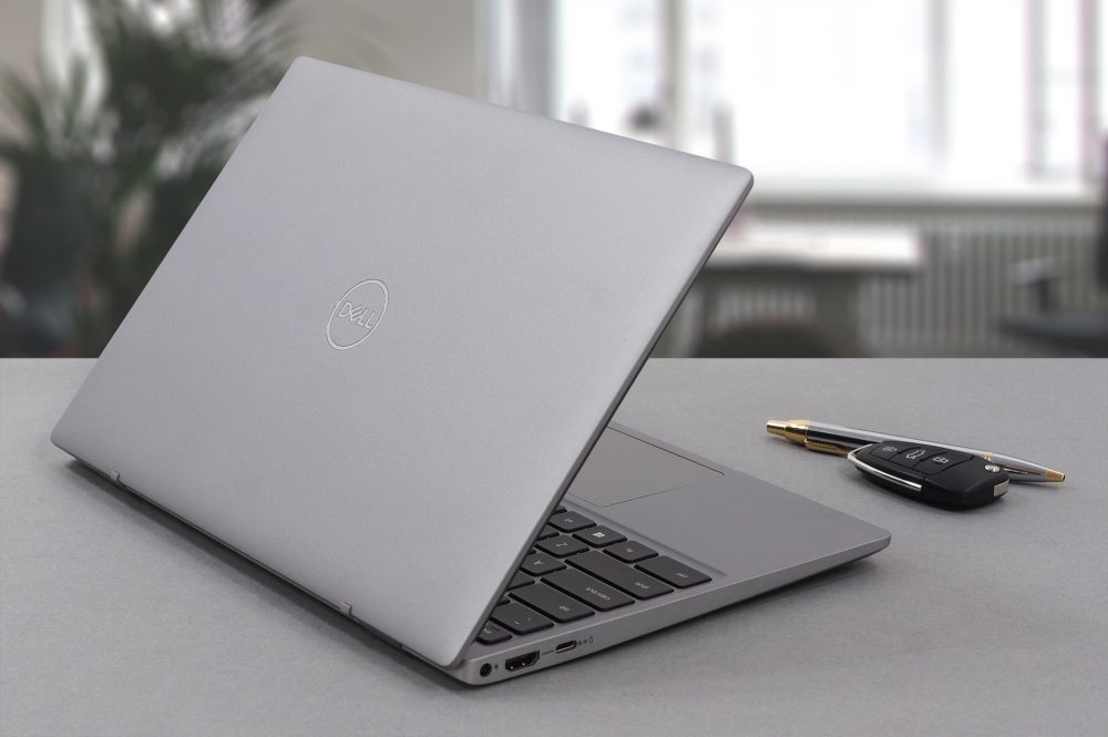 Dell Latitude 13 3320 review - а featherweight contender | LaptopMedia.com