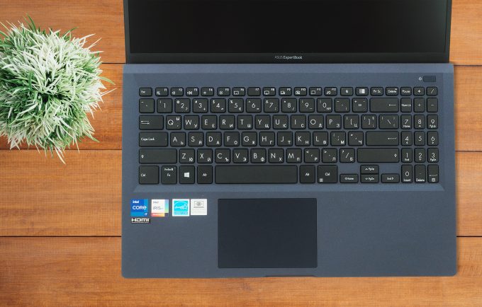 华硕ExpertBook B1 B1500评测--他们这次可能走了正确的弯路 | LaptopMedia 中国