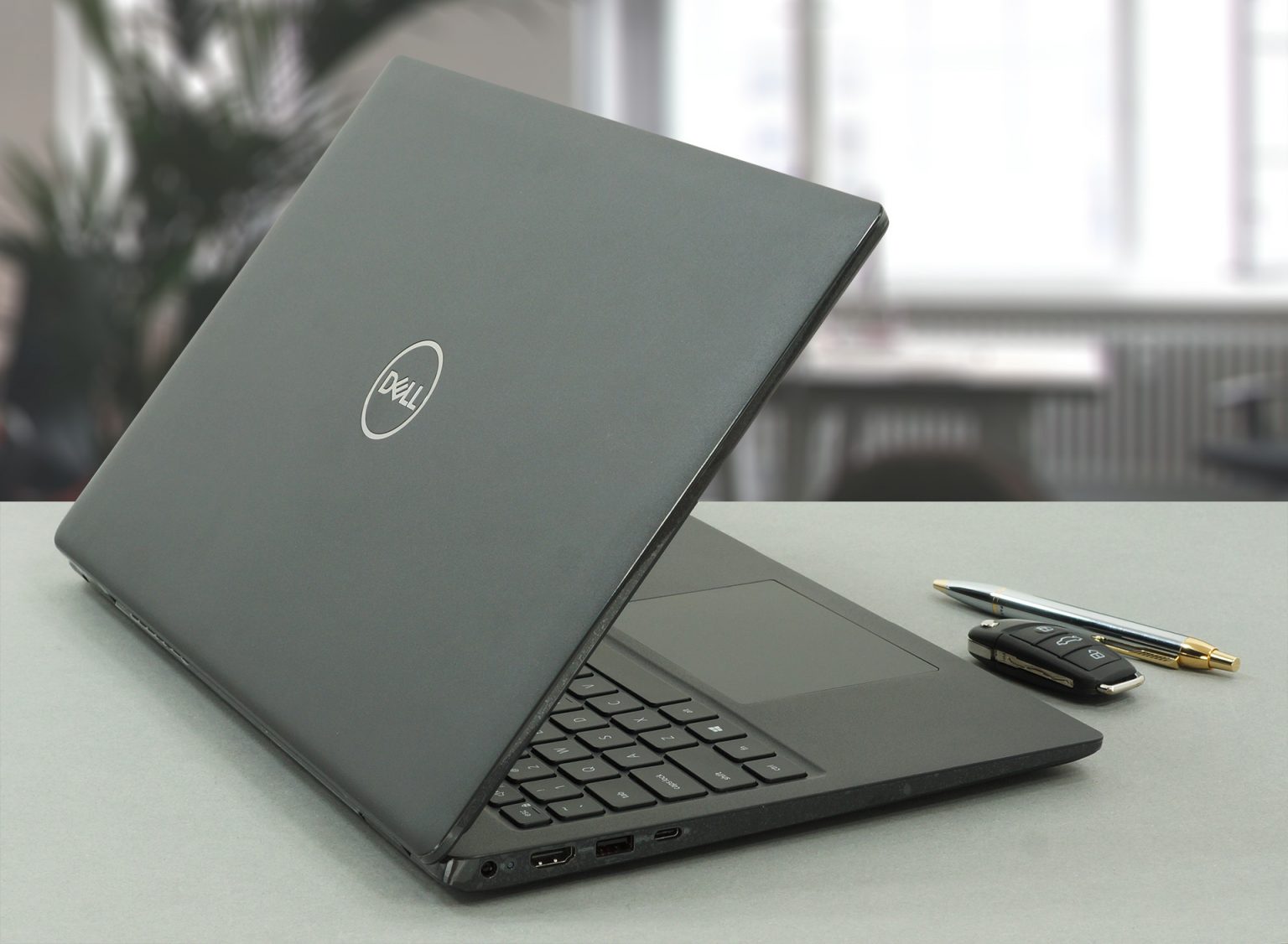 Dell Latitude 15 3520 review - life in plastic, it's budgetastic ...