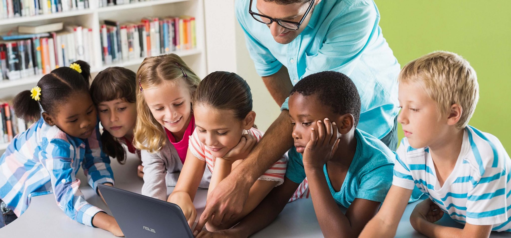 ASUS W202 review - affordable entry-level device for students ...