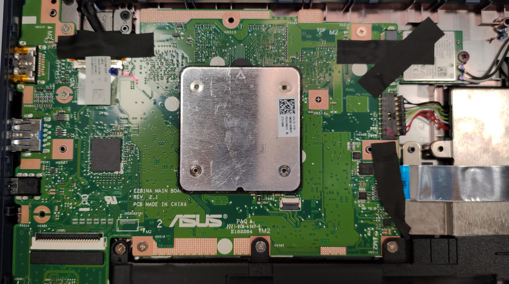 Inside ASUS W202 - disassembly and upgrade options | LaptopMedia.com