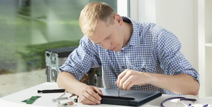 ASUS W202 review - affordable entry-level device for students ...