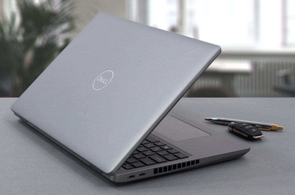 Dell Latitude 15 5521 review - boring but quite powerful | LaptopMedia.com