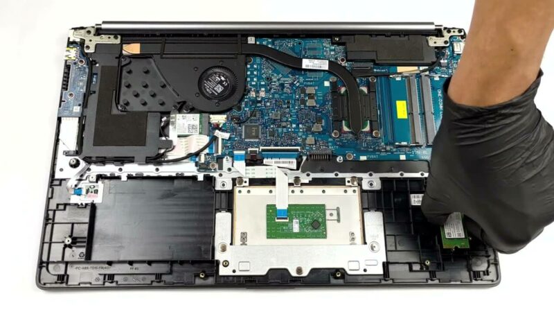 HP 470 G8 - i3-1125G4 · Xe Graphics G4 · 17.3”, HD+ (1600 x 900), TN ...
