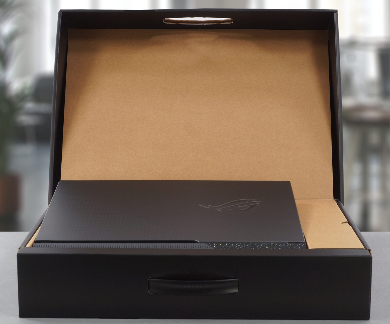 华硕ROG Strix G15 G513R（2022）评测--新的Ryzen CPU和更多的原始力量 | LaptopMedia 中国