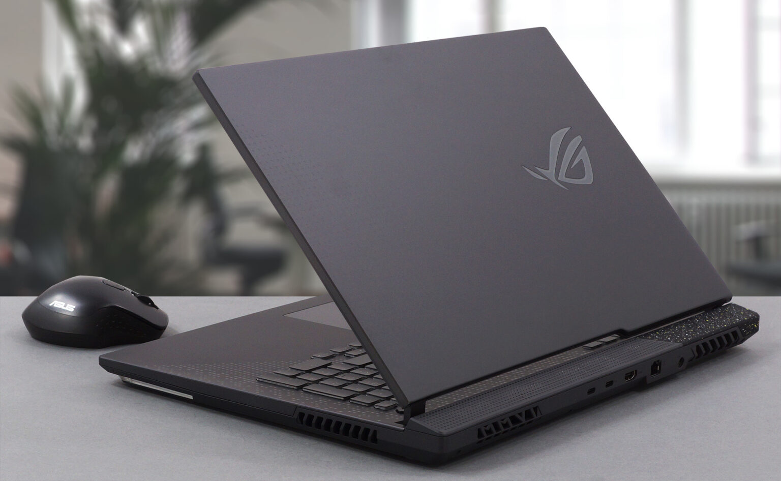 ASUS ROG Strix G17 G713R (2022) review - its display refreshes faster ...