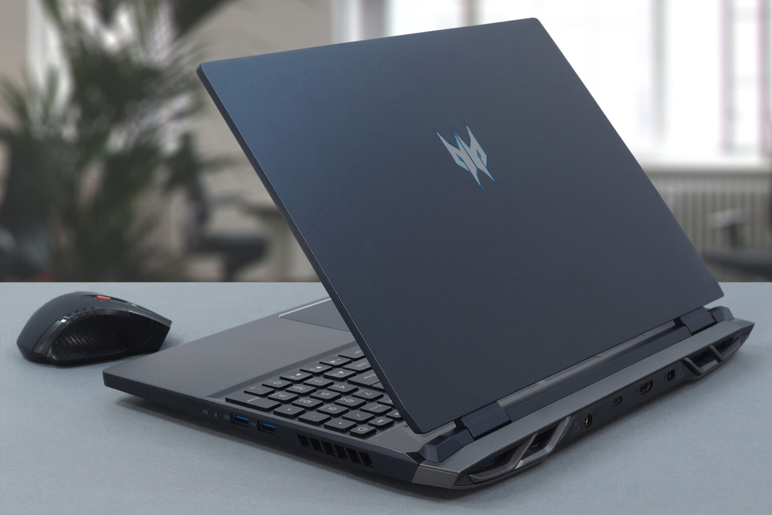 Acer Predator Helios 300 (PH315-55) review | LaptopMedia.com