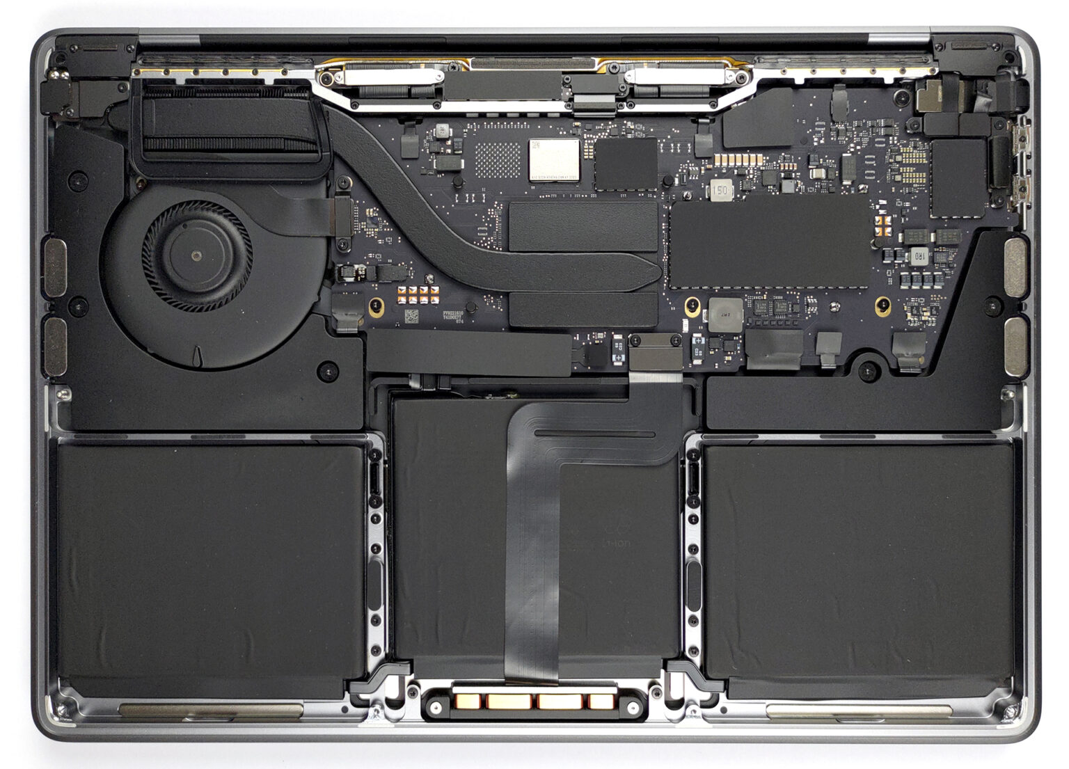 L'intérieur du Apple MacBook Pro 13 (2022) - Pas de démontage et pas d ...