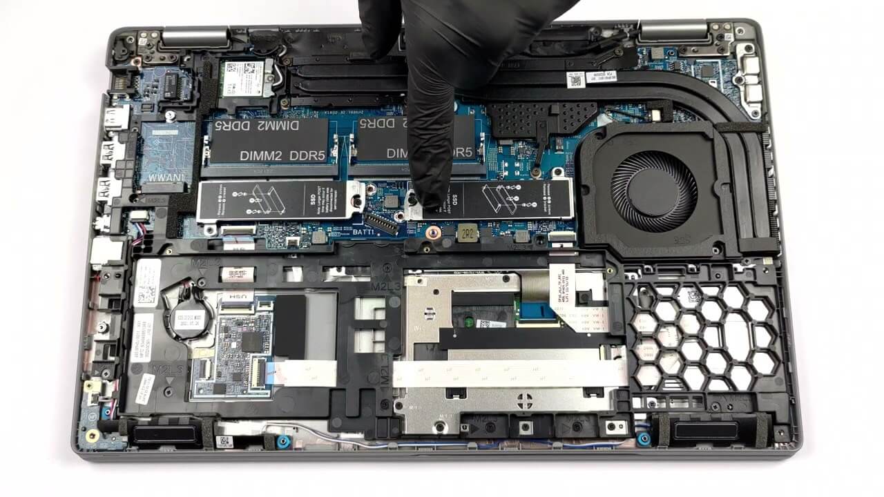 Inside Dell Precision 15 3570 - disassembly and upgrade options ...