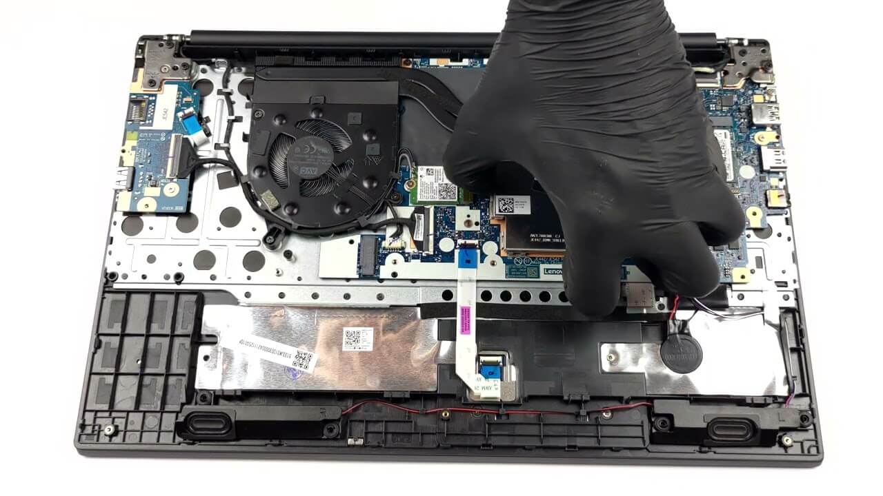 Inside Lenovo ThinkPad E15 Gen 4 - disassembly and upgrade options ...