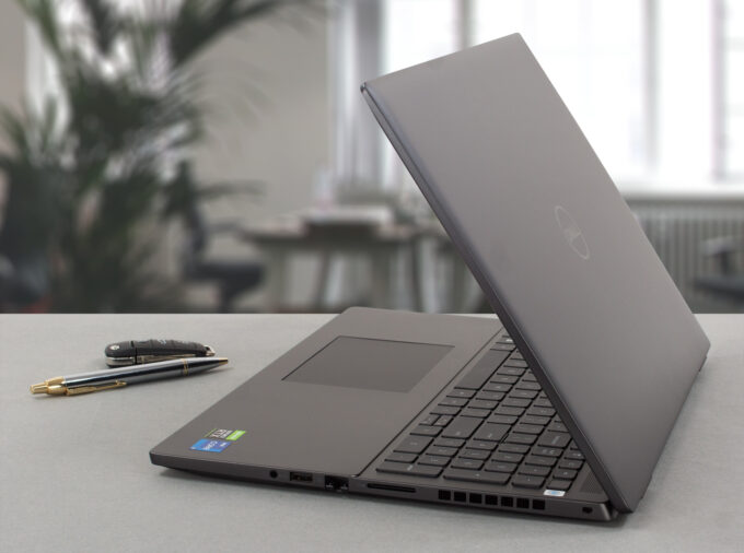 Dell Vostro 16 7620 review | LaptopMedia.com