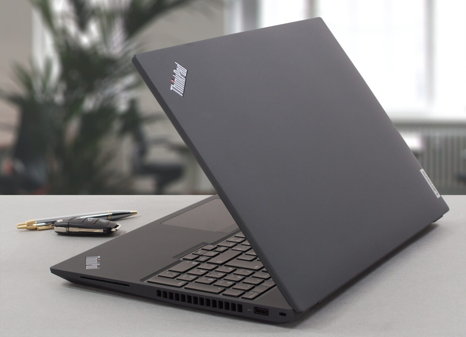 Lenovo ThinkPad T16 Gen 1 review | LaptopMedia.com