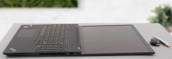 Lenovo ThinkPad T16 Gen 1 review | LaptopMedia.com