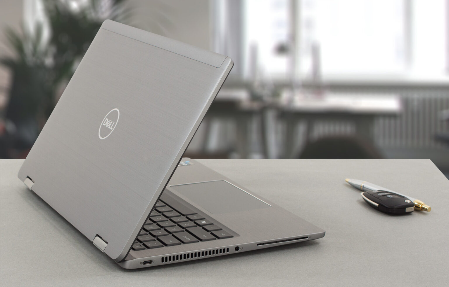Dell Latitude 14 7430 (2-in-1) review | LaptopMedia.com