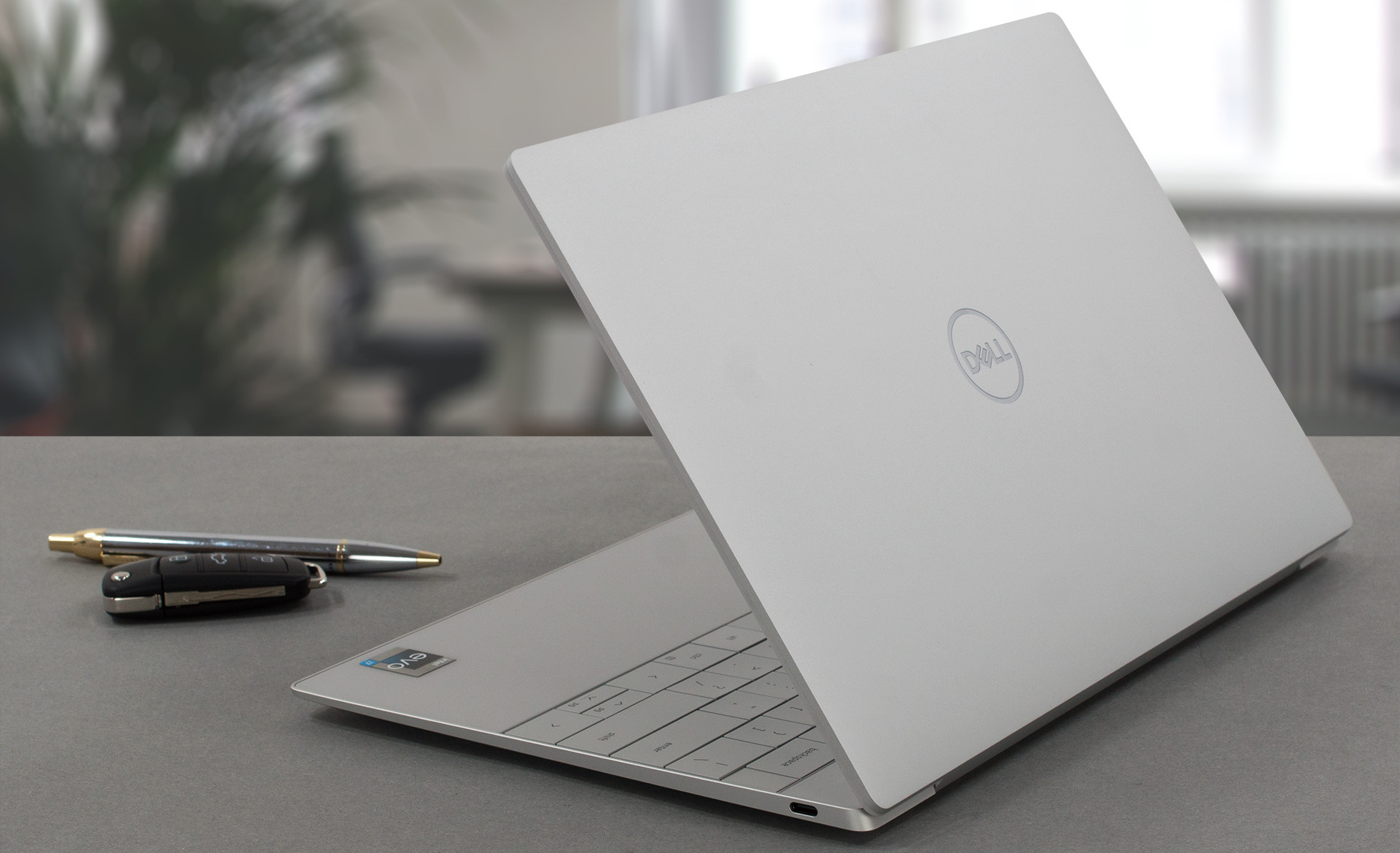 [In-Depth Comparison] Apple MacBook Air (M2, 2022) vs Dell XPS 13 Plus ...