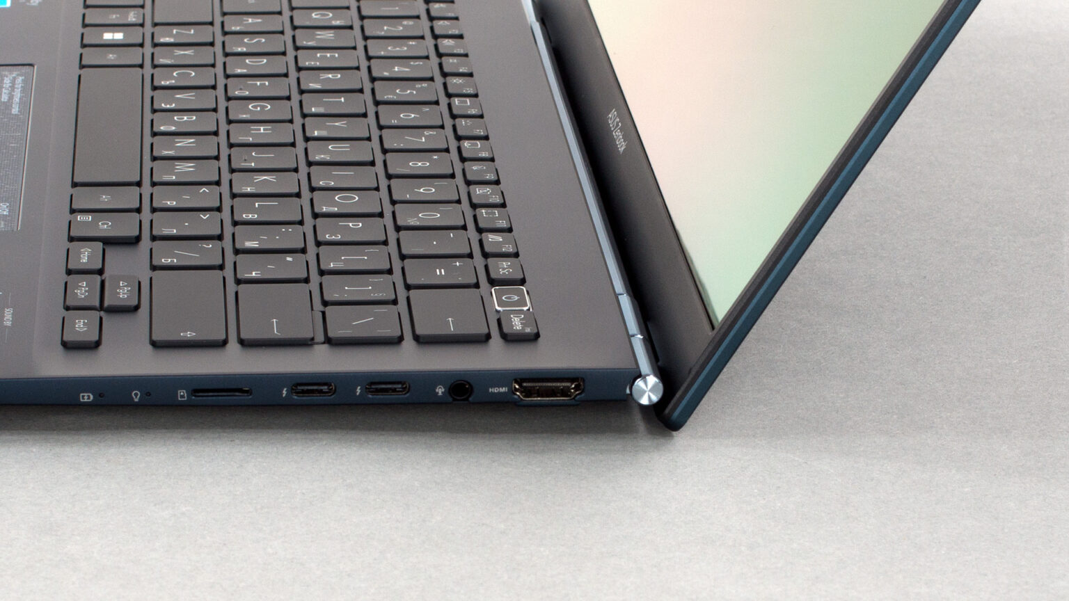 ASUS Zenbook 14 OLED (UX3402) review | LaptopMedia.com