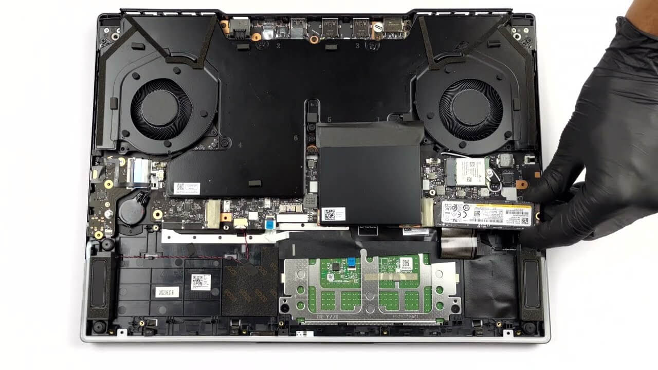 Inside Lenovo Legion 7 (16", 2022) - disassembly and upgrade options ...