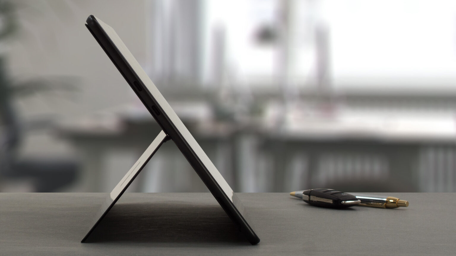 Microsoft Surface Pro 9 - Top 5 Pros and Cons | LaptopMedia.com