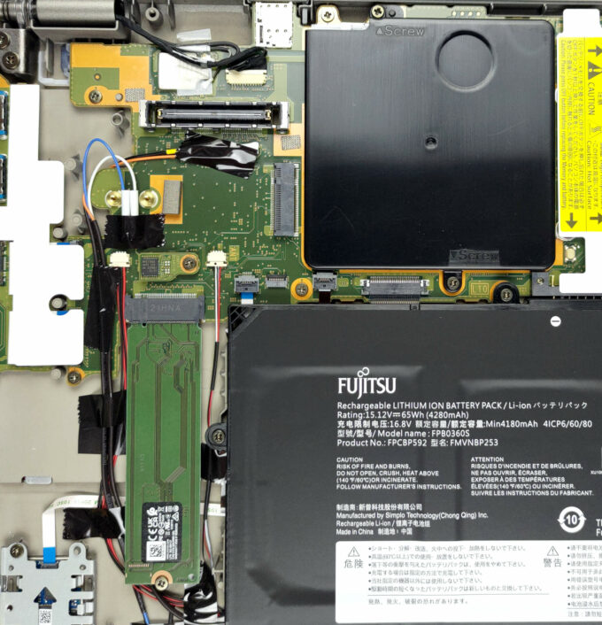 Öffnen des Fujitsu LifeBook U7512 - Demontage und Upgrade-Möglichkeiten ...