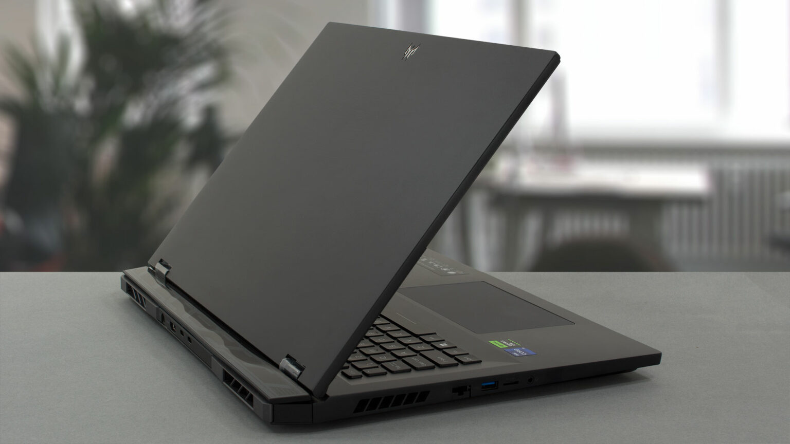 Acer Predator Helios 18 (PH18-71) review - the RTX 4080 is absolutely ...