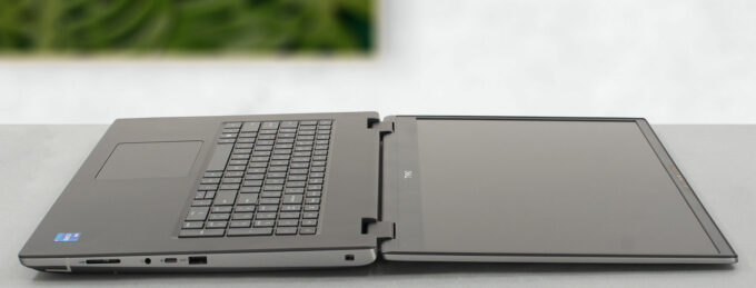 Dell Precision 17 7770 review - its cooling needs a revamp: Design and ...