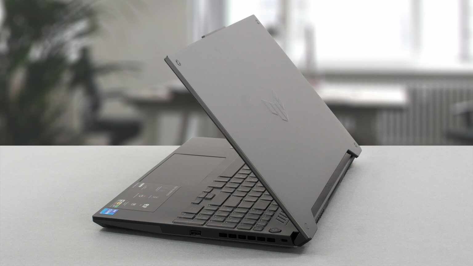 华硕TUF游戏机F15 FX507--五大优点和缺点 | LaptopMedia 中国