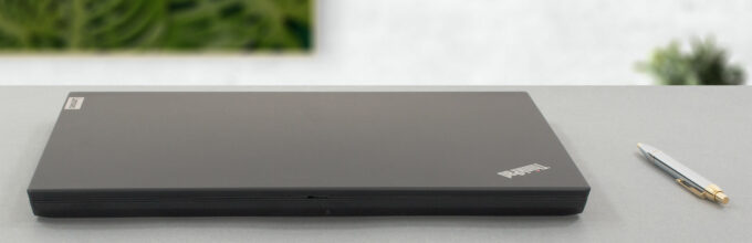 Lenovo ThinkPad P15v Gen 3 review - a mobile workstation with an impressive display: Design and ...