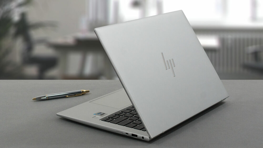 HP EliteBook 1040 G9 レビュー - 素晴らしいビルドクオリティと豊富な機能。: デザインと構造 | LaptopMedia 日本