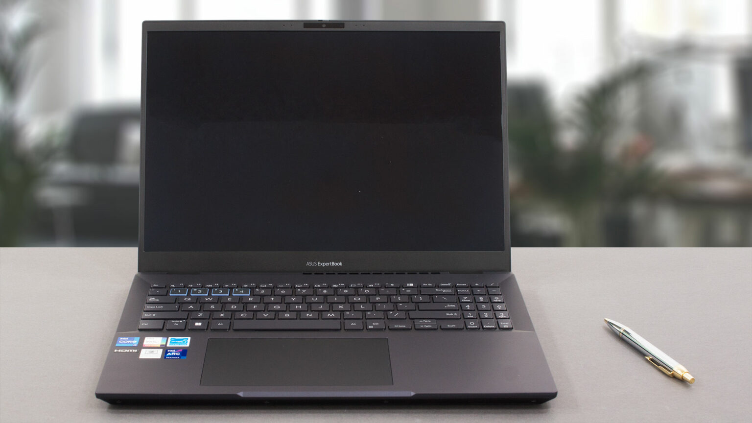 ASUS ExpertBook B5 OLED (B5602) review - an office device with an OLED display: Design and ...