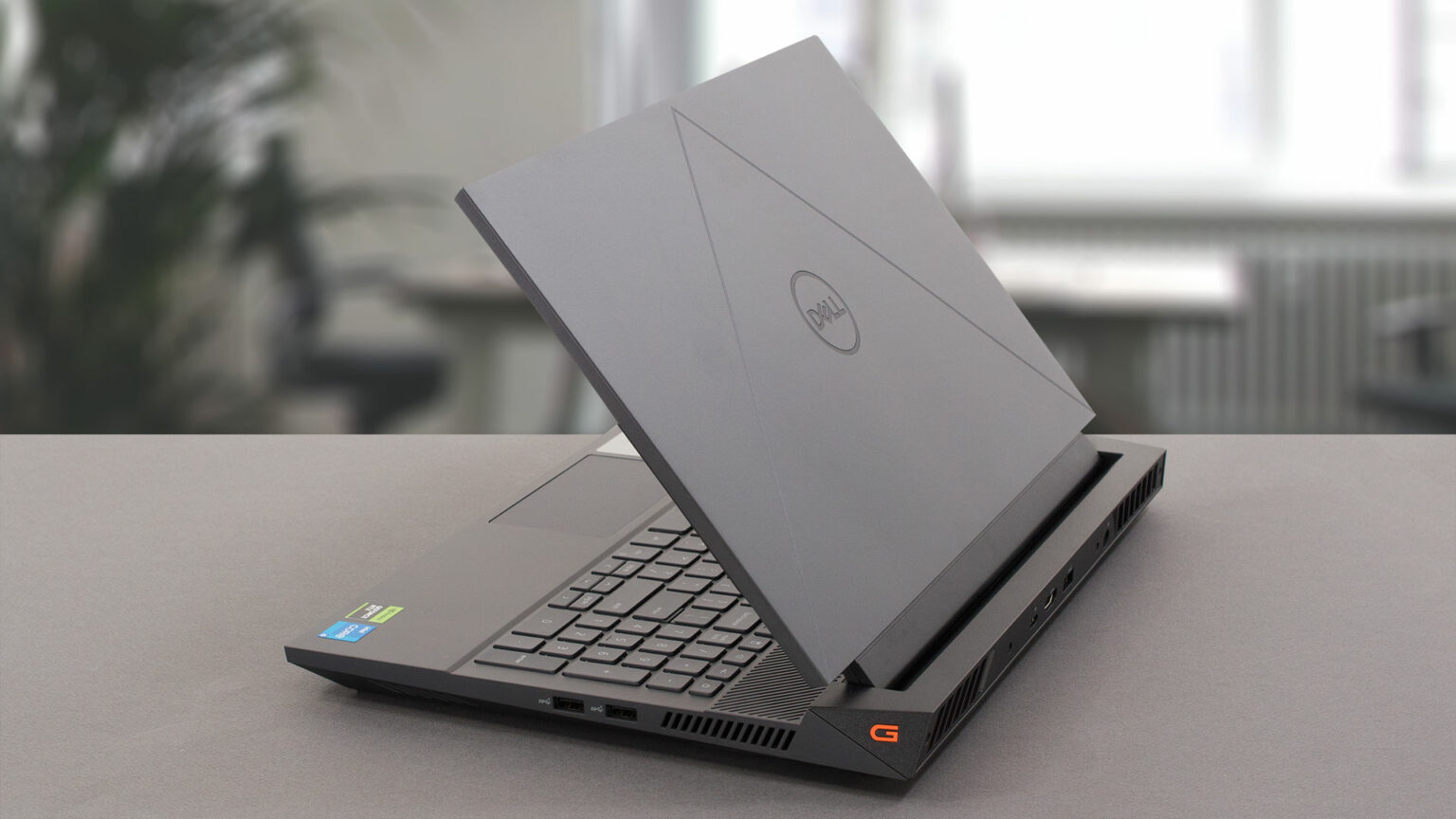 Dell G15 5530 review - still a little obese, but has a good cooling ...